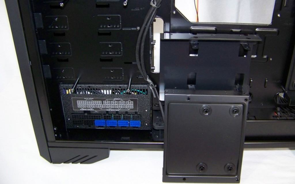 Silverstone Raven 3 (RV03) Full Tower Computer Chassis & Strider Gold ...