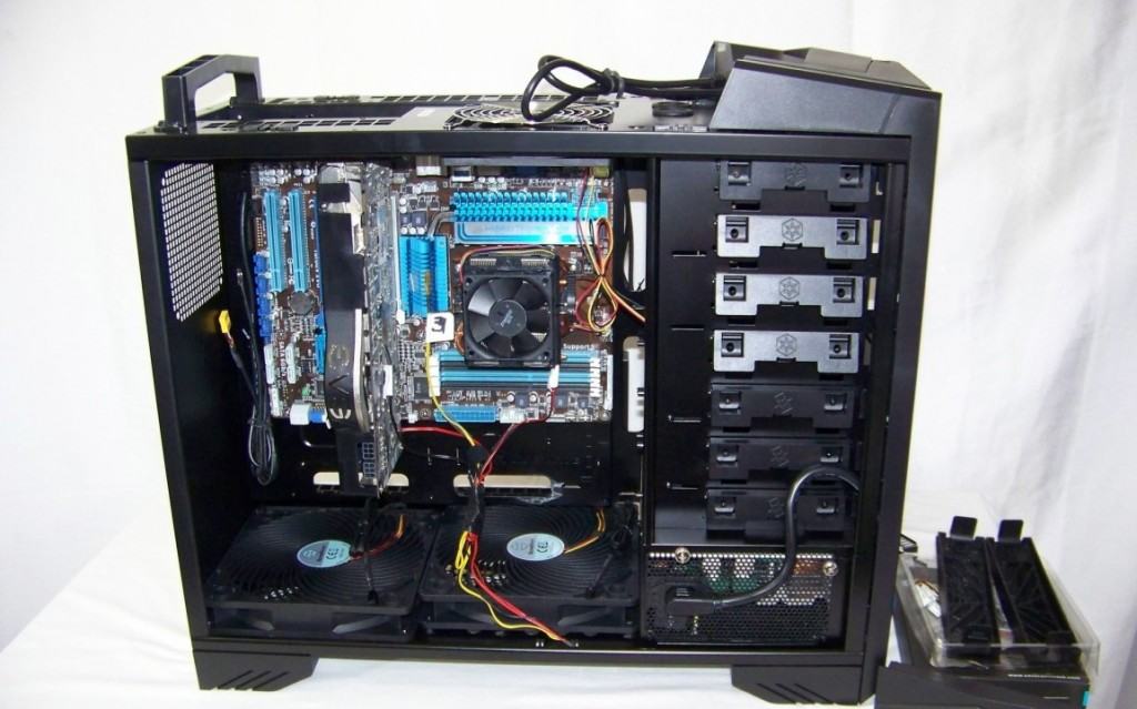 Silverstone Raven 3 (RV03) Full Tower Computer Chassis & Strider Gold ...