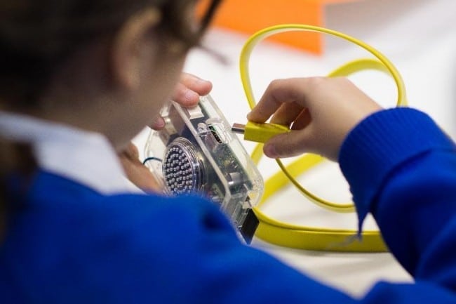 Workshop in London Teaches PC DIY Spirit to Children – Futurelooks